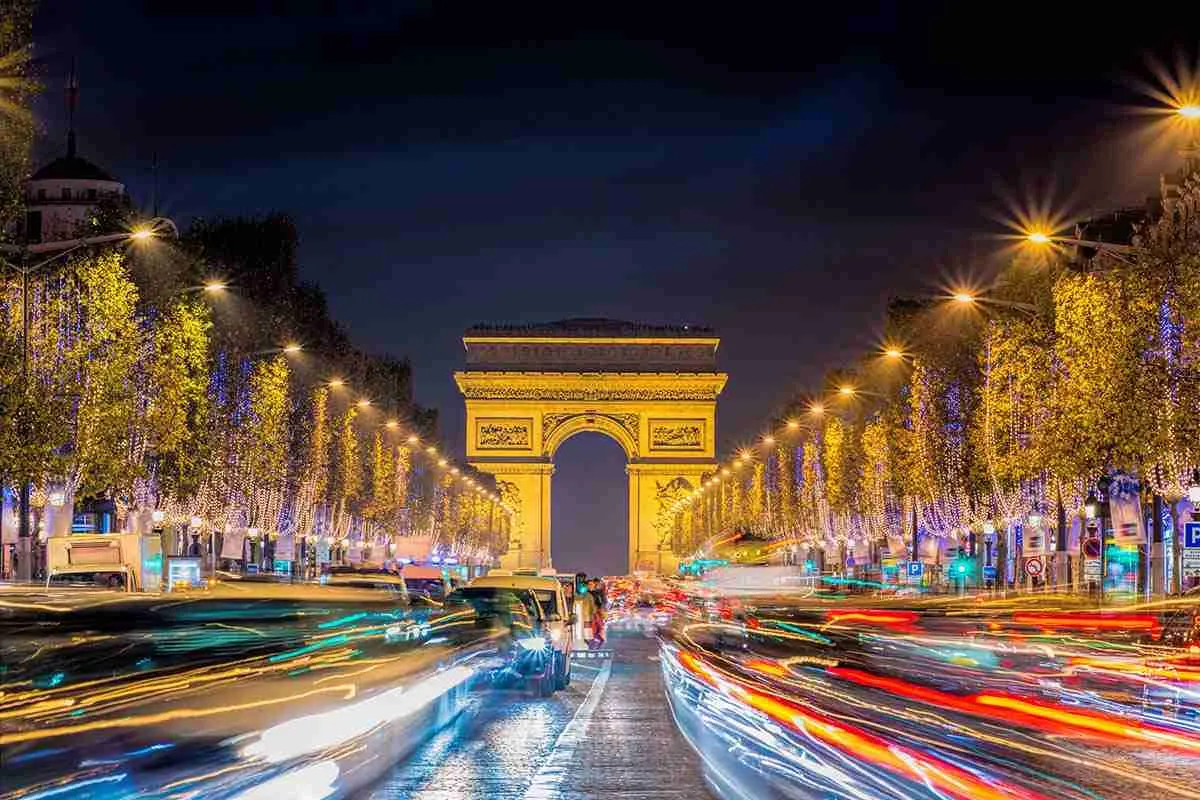 Top 7 Nights Out in Paris For A Proper Party: 7 Tips for Singles
